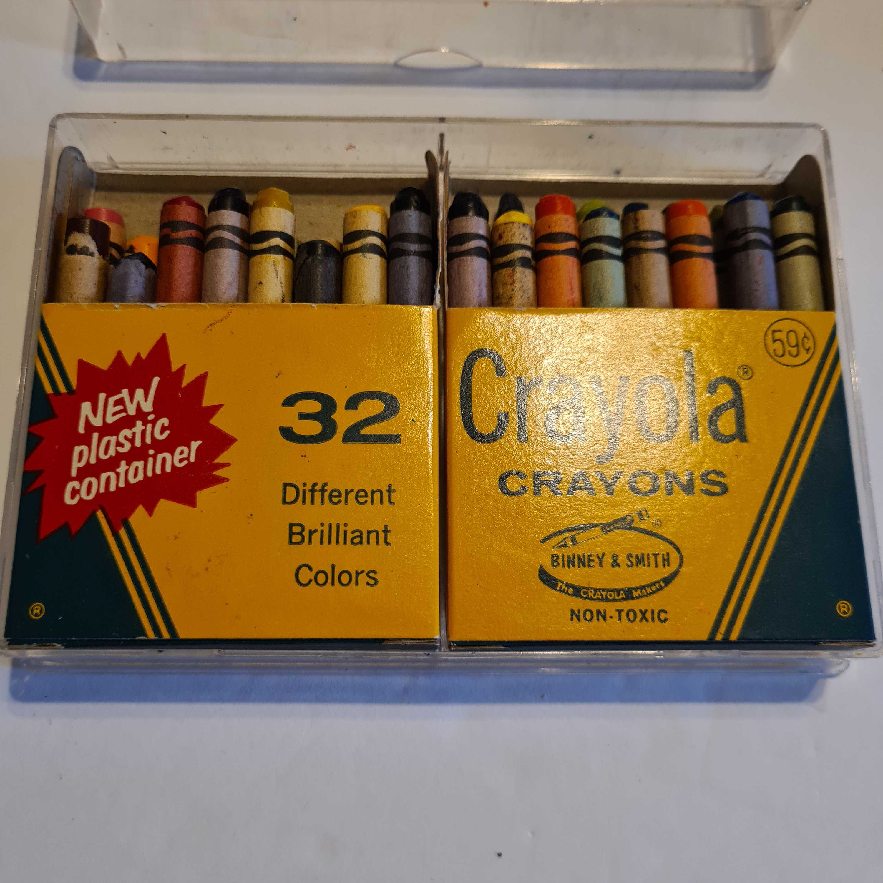 Crayola Crayons 32 Vintage in Plastic Container - Etsy