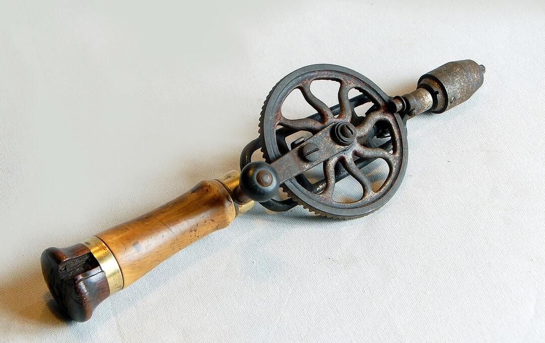 Vieille chignole acier ou vilebrequin, manche bois et laiton. - Etsy France