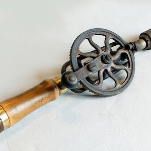 Vieille chignole acier ou vilebrequin, manche bois et laiton. - Etsy France