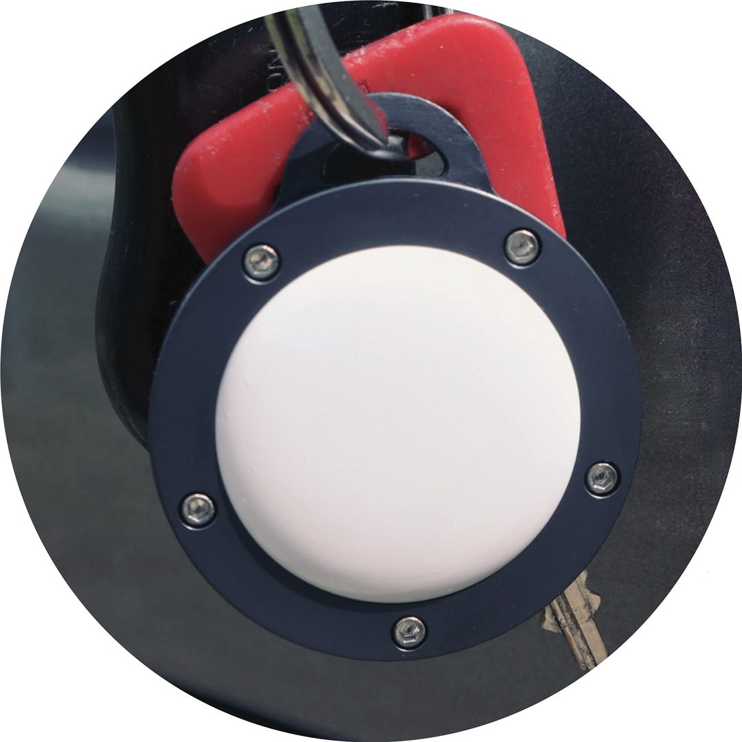 Engraving Heroes - Apple AirTag Keychain | Bombproof Hold | Elegant ...