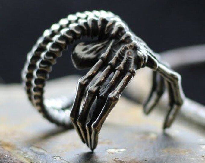 H.R. Giger Inspired , Alien Facehugger Ring, Facehugger, Chestburster ...