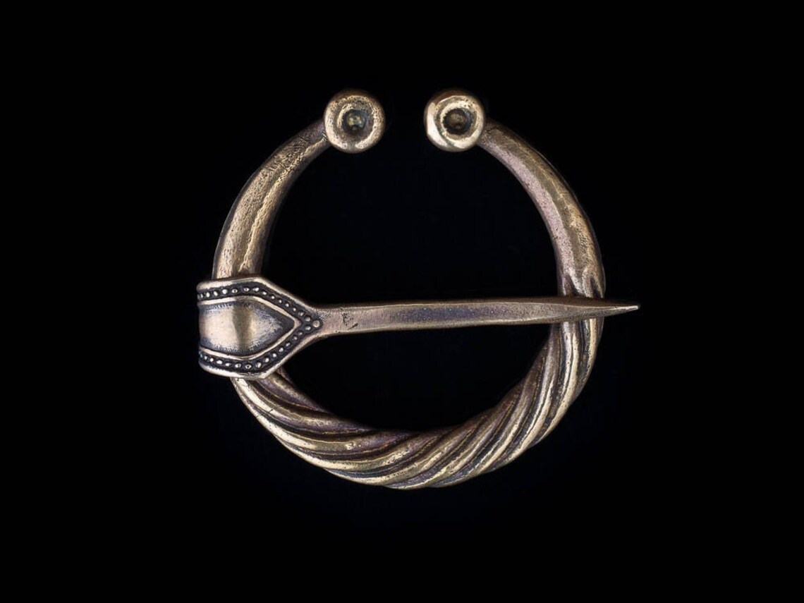 Twisted Fibula Jewelry Brooch Pin. Medieval Pin Badge Cosplay European ...