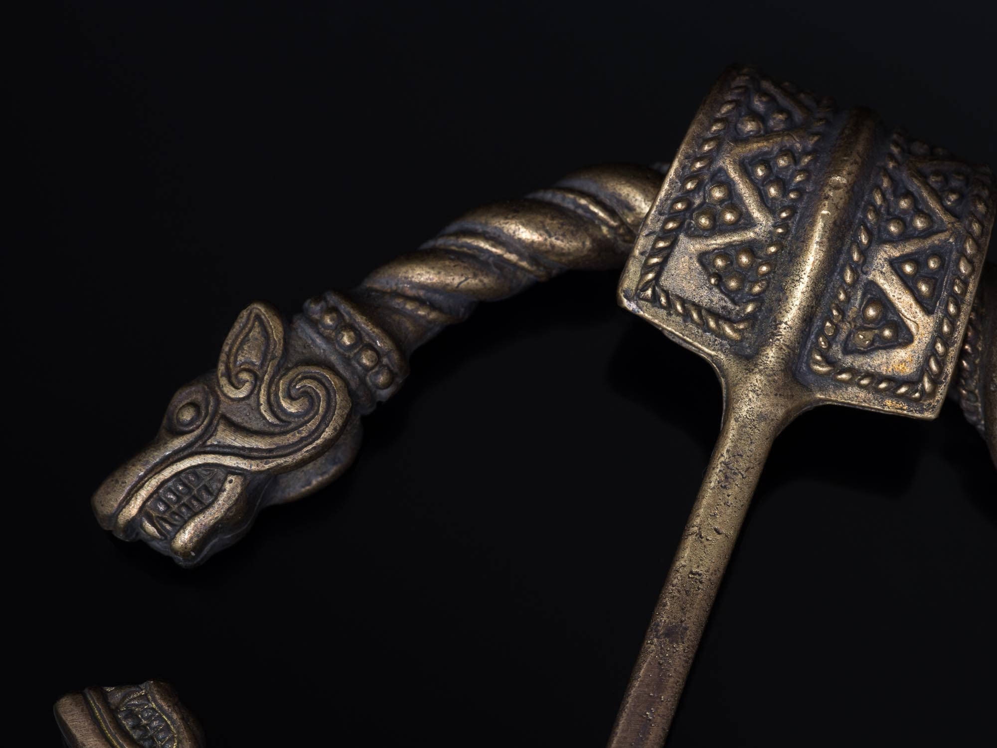 Wolf Heads Medieval Fibula Jewelry Brooch. Badge for Coat. - Etsy