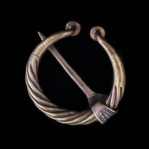 Twisted Fibula Jewelry Brooch Pin. Medieval Pin Badge Cosplay European ...