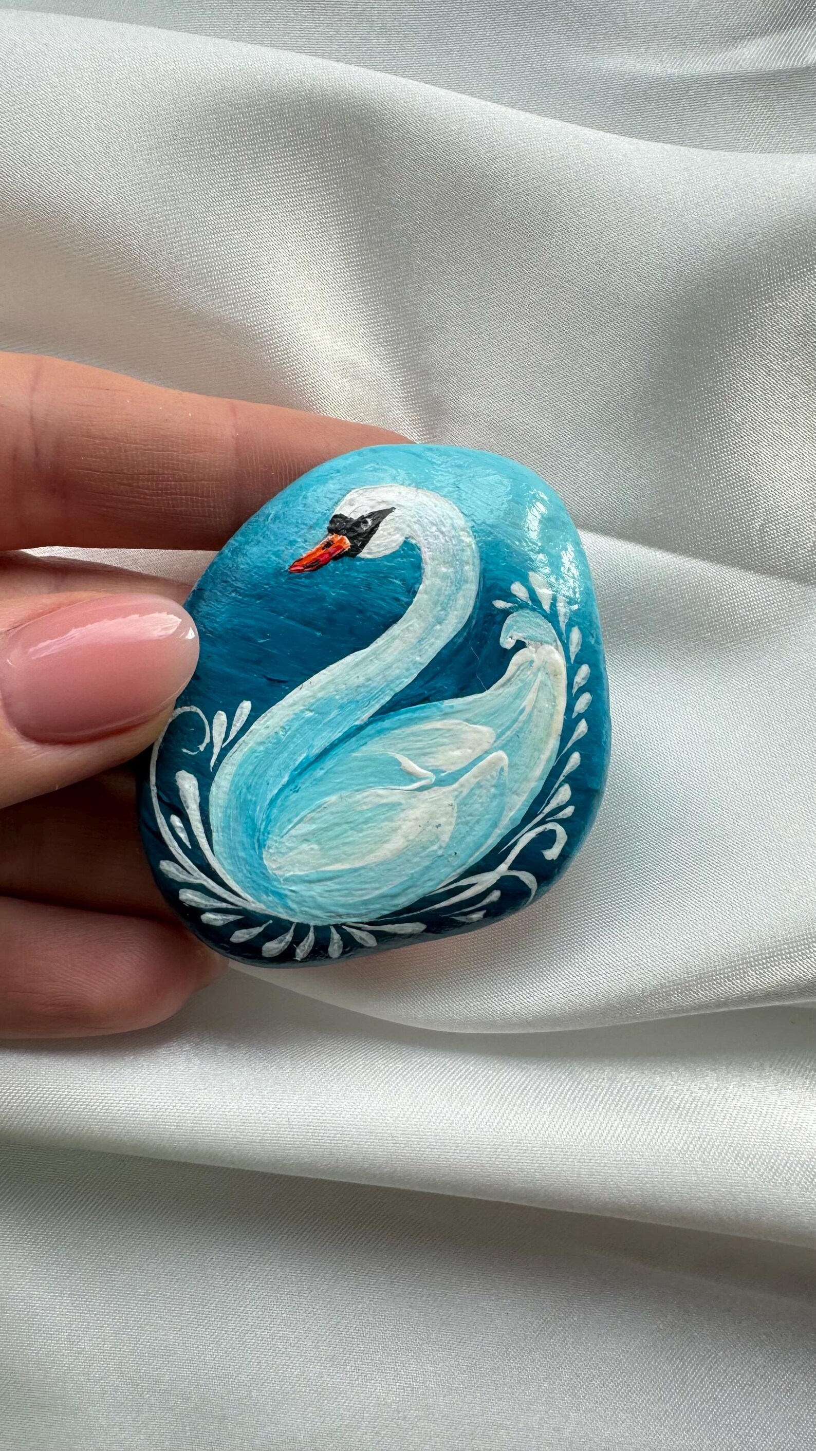 Hand-painted Swan Stone: Acrylic Painting on Rock - Etsy
