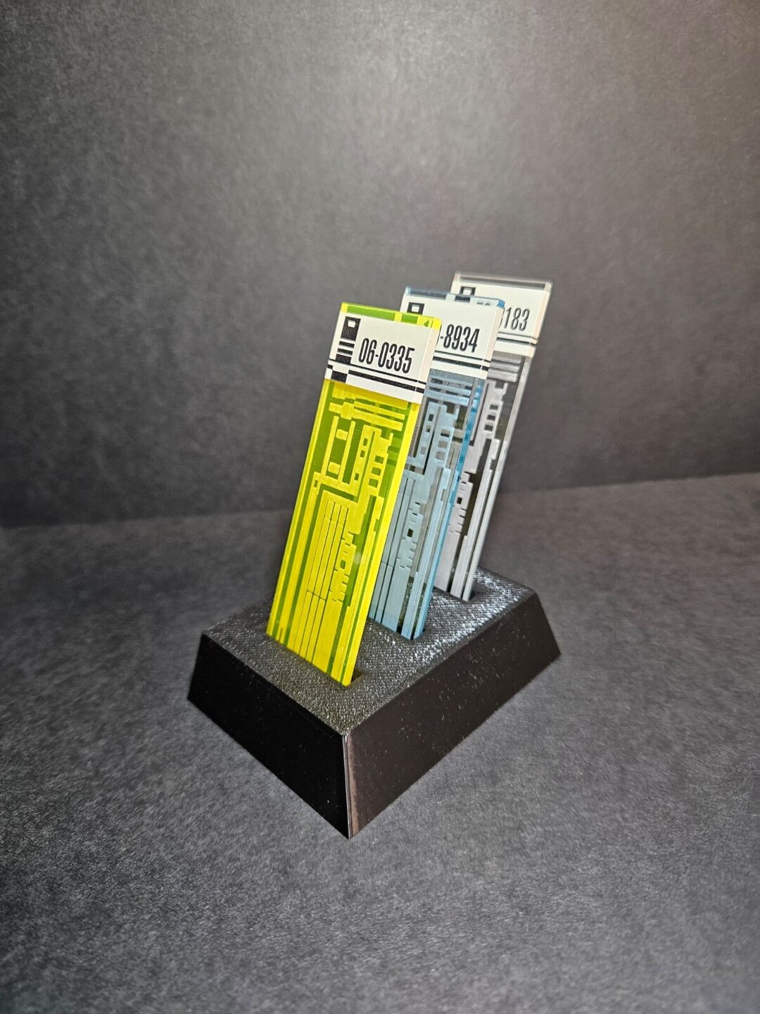 Isolinear Chip Set of 3 With Stand - Etsy