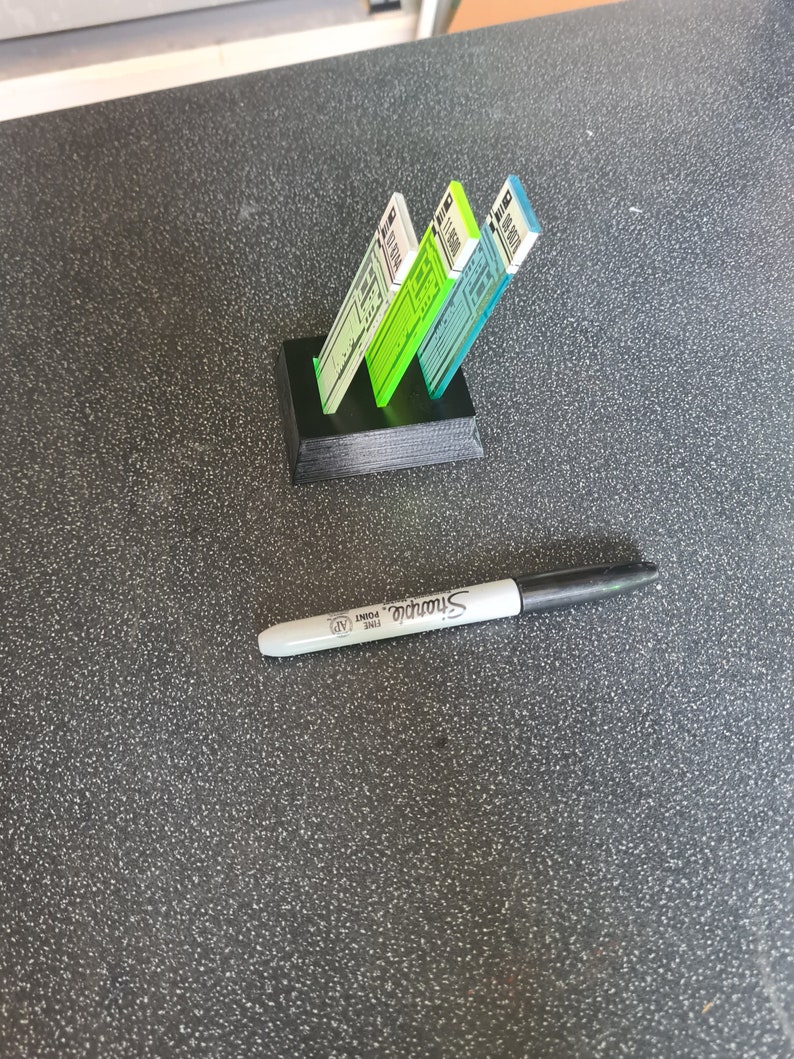 Isolinear Chip Set of 3 With Stand - Etsy