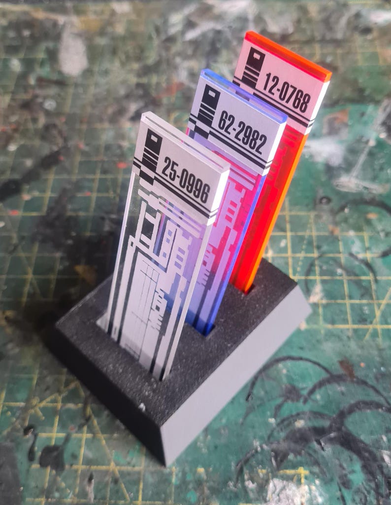 Isolinear Chip Set of 3 With Stand - Etsy