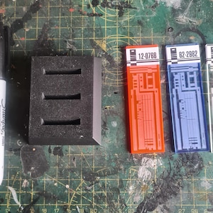 Isolinear Chip Set of 3 With Stand - Etsy