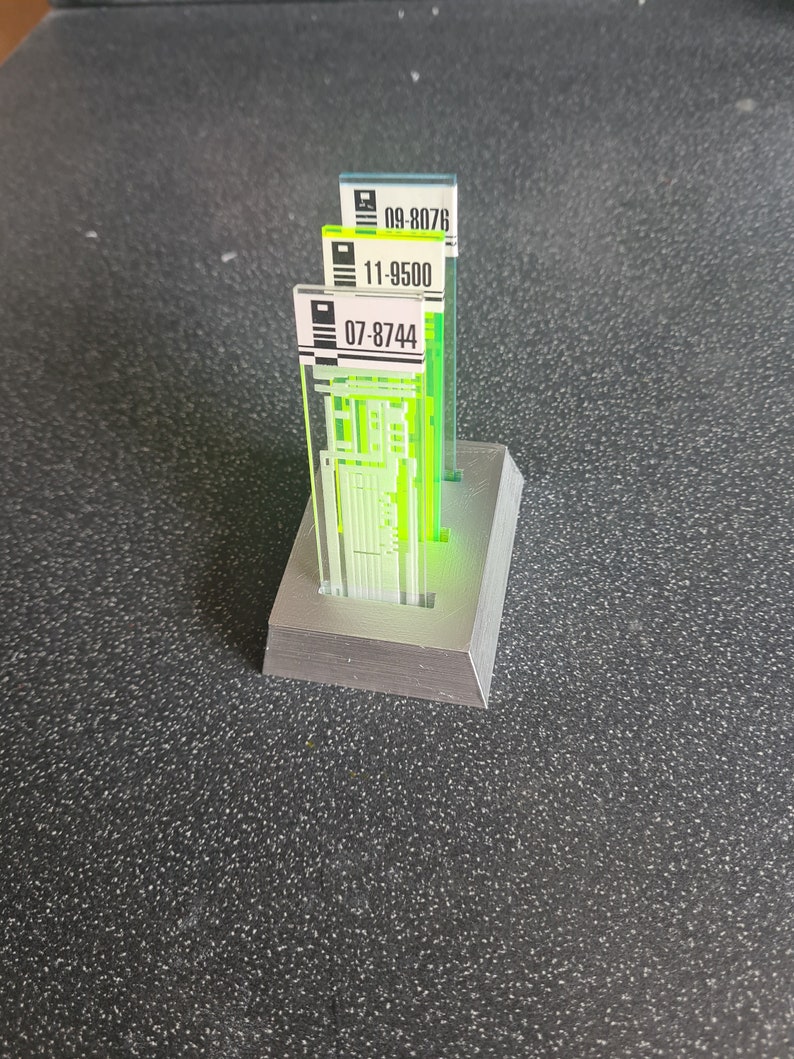 Isolinear Chip Set of 3 With Stand - Etsy