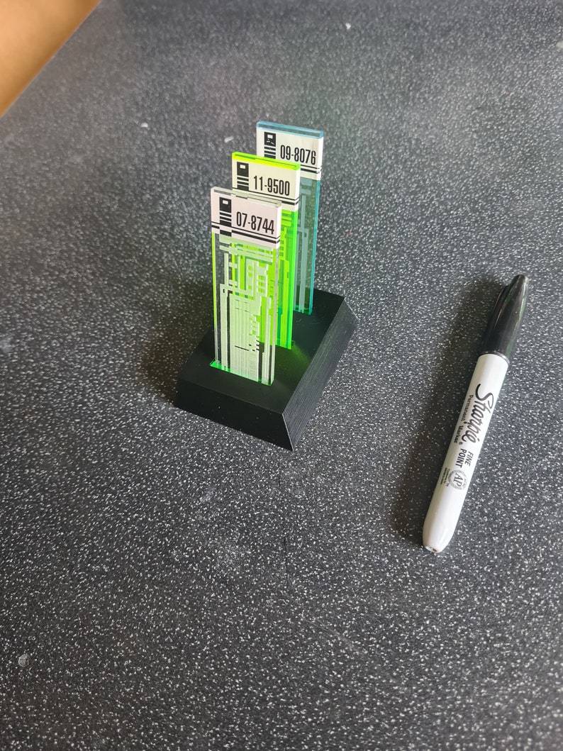 Isolinear Chip Set of 3 With Stand - Etsy