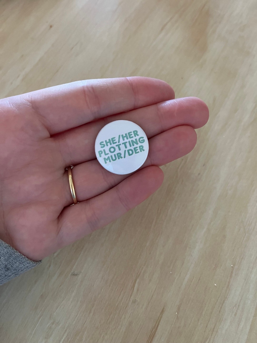She/her Plotting Mur/der Button Badge 25mm - Etsy