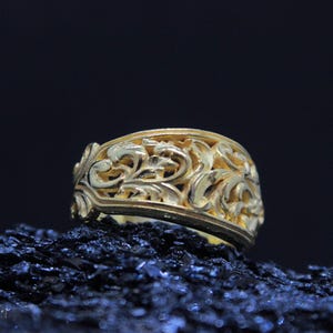 Carved Baroque Band Ring, Vintage Design Ring, Floral Engraved Band ...