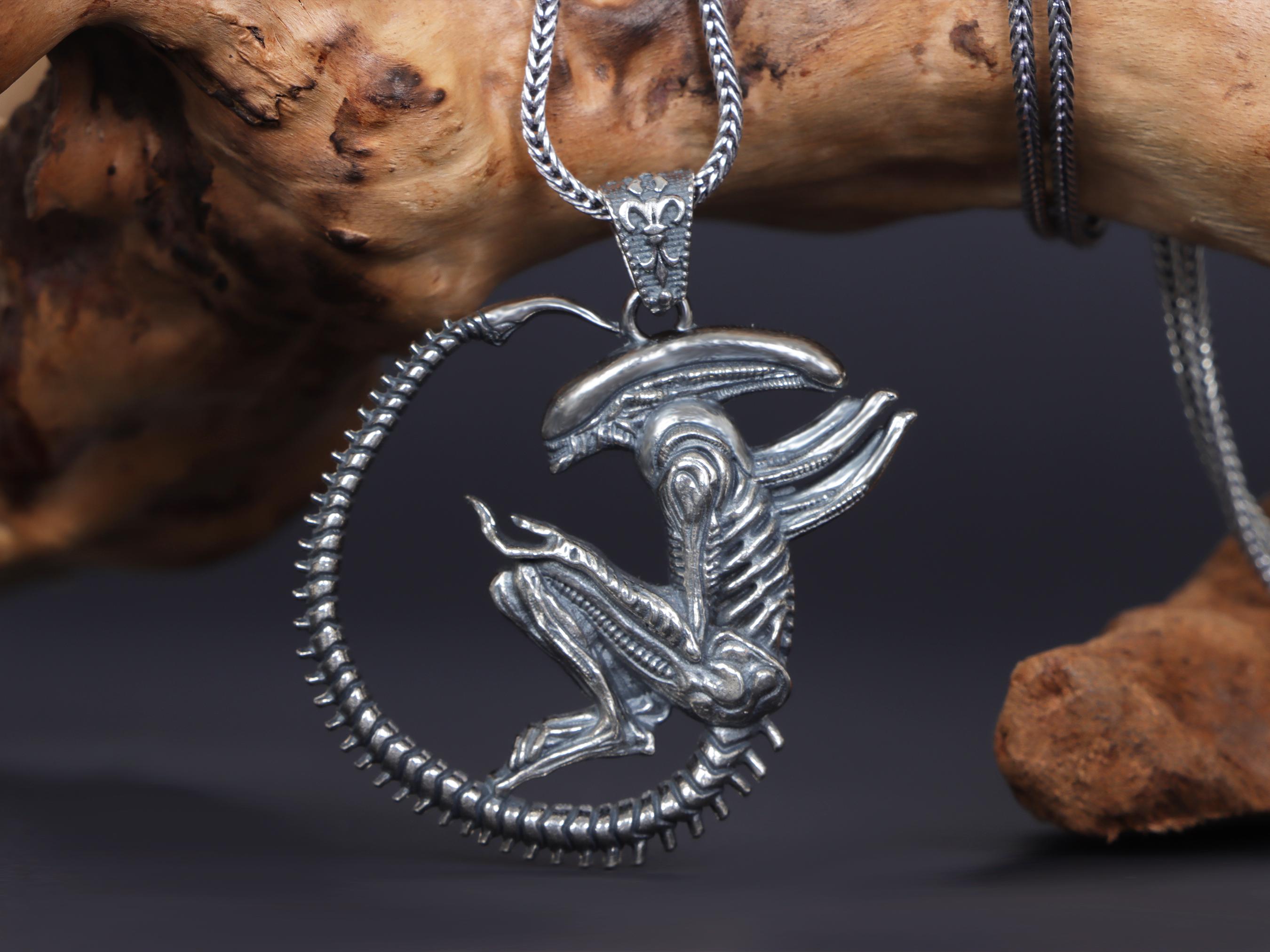Silver Alien Necklace for Men, Sci-fi Xenomorph Necklace, Gothic Space ...