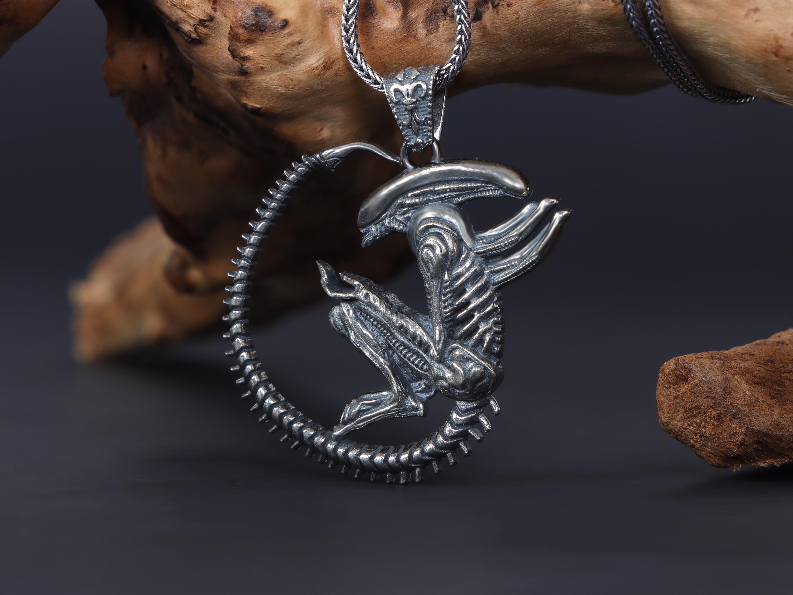 Silver Alien Necklace for Men, Sci-fi Xenomorph Necklace, Gothic Space ...