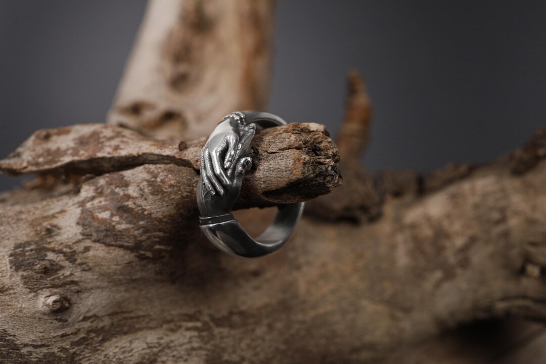 Couples Hugging Hand Ring, Hugging Finger Band Ring, Unique Wedding ...
