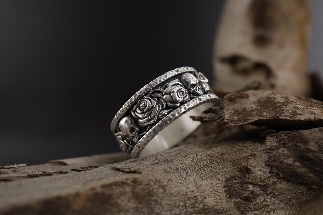 Floral Skull Wedding Ring: Rose and Skull Band Ring, Gothic Wedding ...