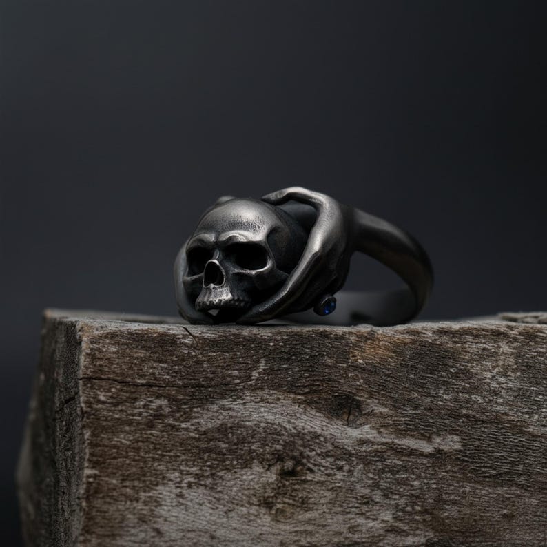 Hands Holding Skull Head Ring, Gothic Men Ring, Skull Jewelry, Punk ...