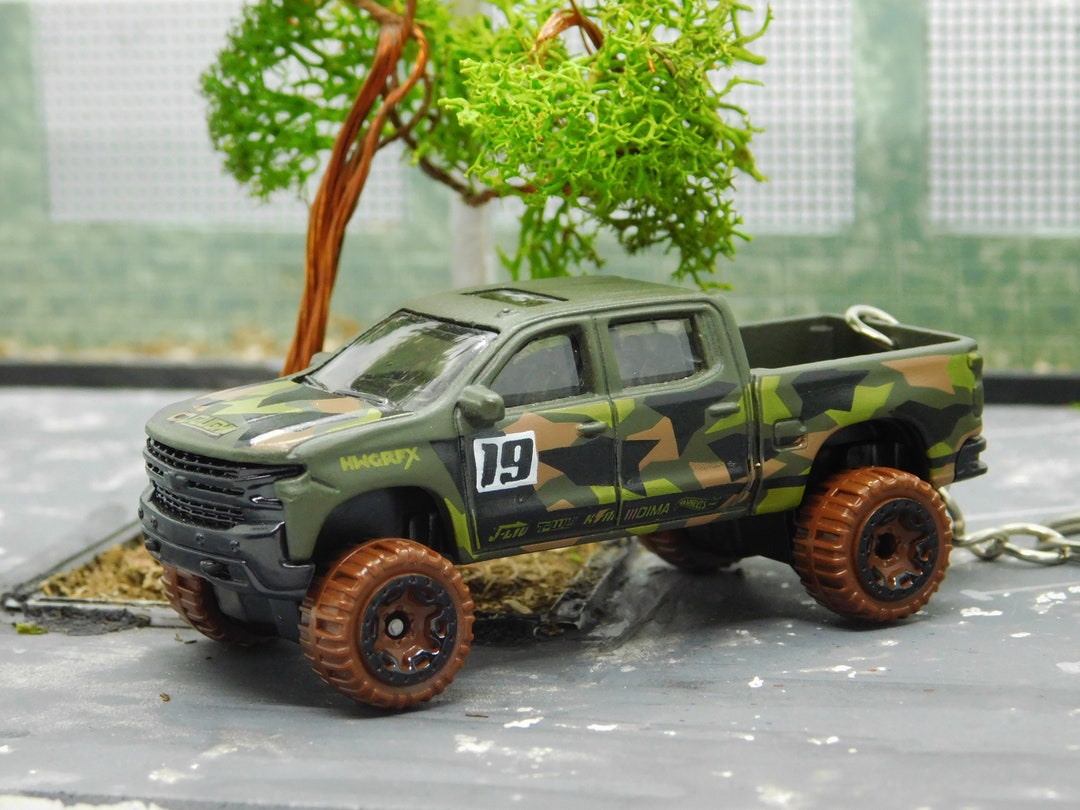 Chevrolet Silverado Trial Boss '19 Green Keychain Car - Etsy