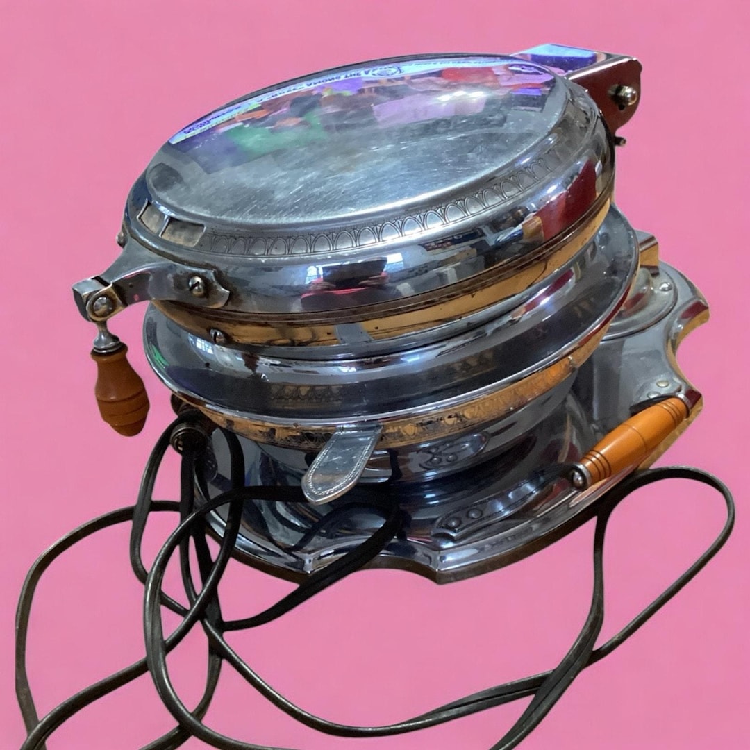 Antique Sunbeam Waffle Witch Maker Chrome Art Deco Kitchen Diaplay ...