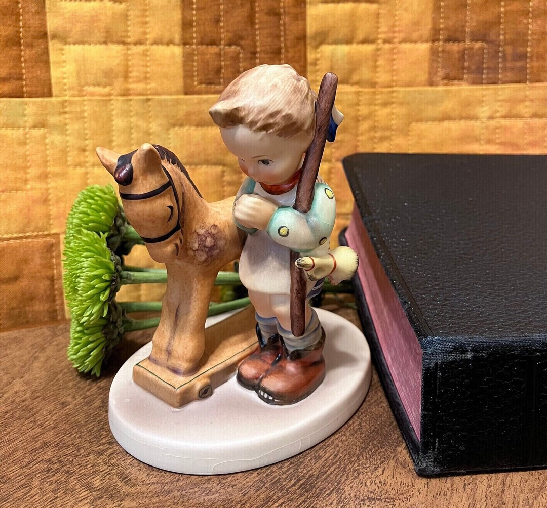 Goebel Hummel - Prayer Before Battle #20 - TMK5 1972-1979 - 4 1/4” Tall ...