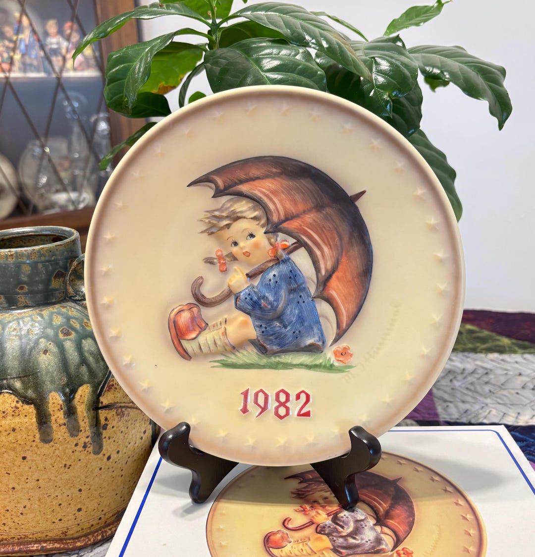 1982 M.I. Hummel Twelfth Annual Collector Plate - Umbrella Girl ...