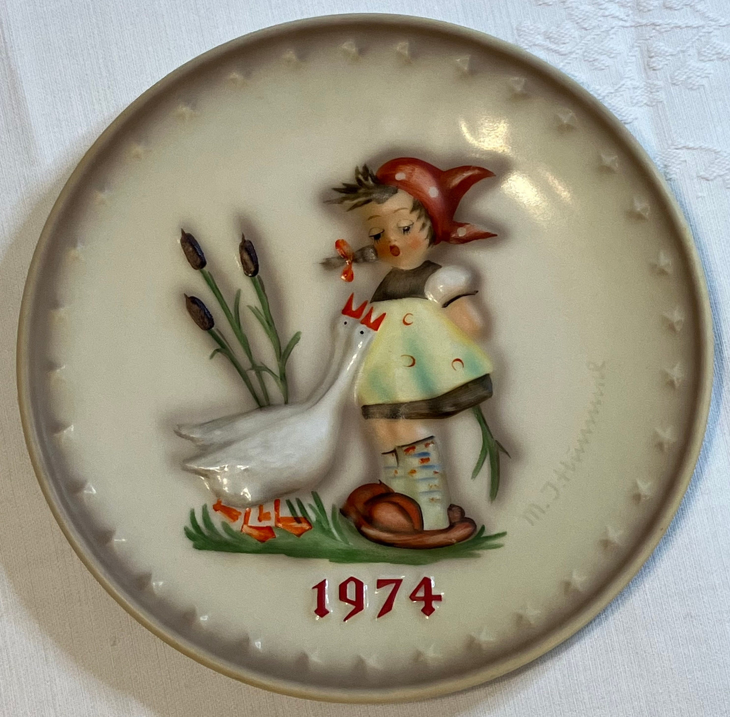 1974 M.I. Hummel Fourth Annual Collector Plate - Goose Girl - HUM267 ...