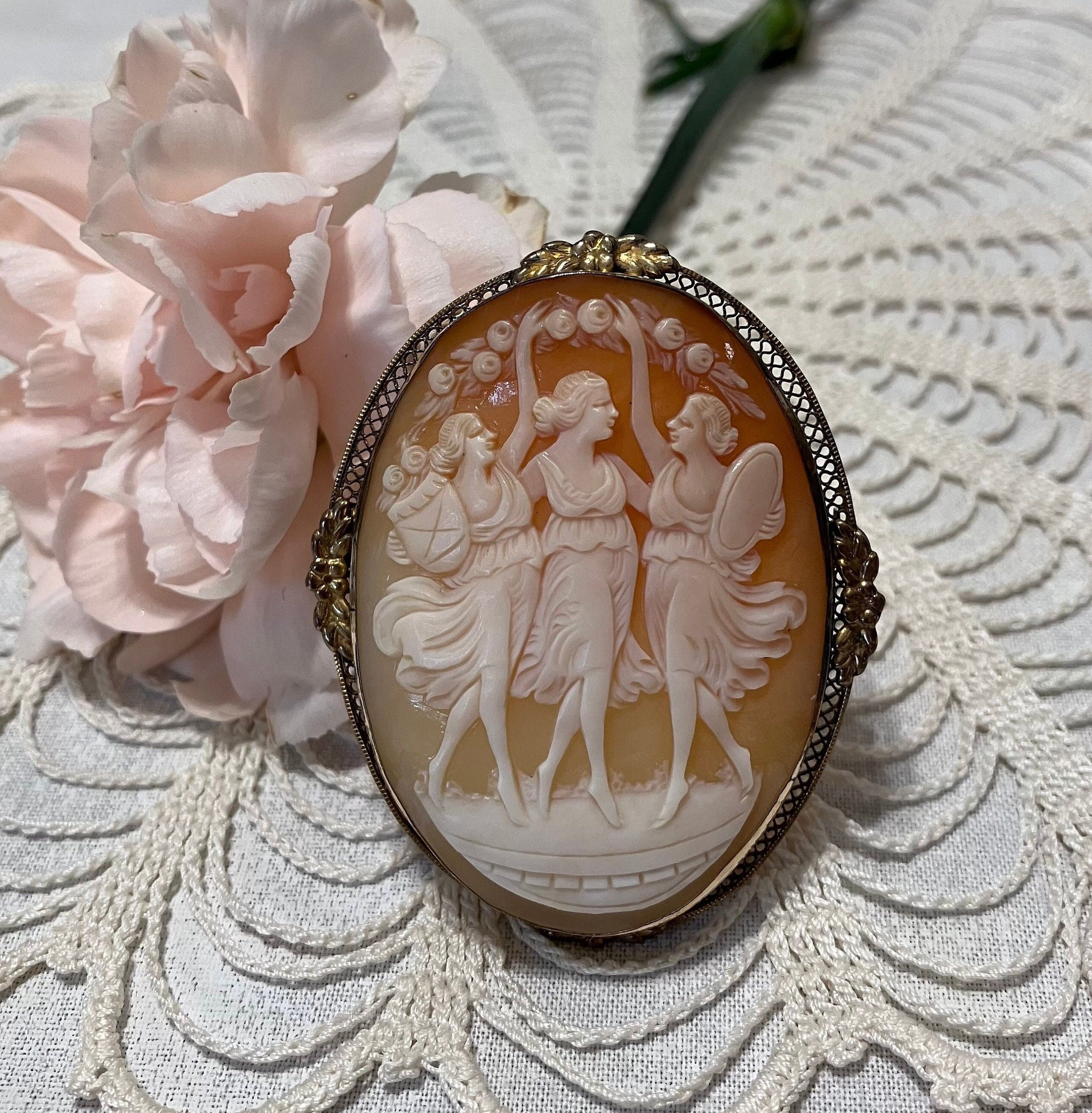 Antique 1920s Filigree Three Graces Cameo Yellow Gold Brooch and ...