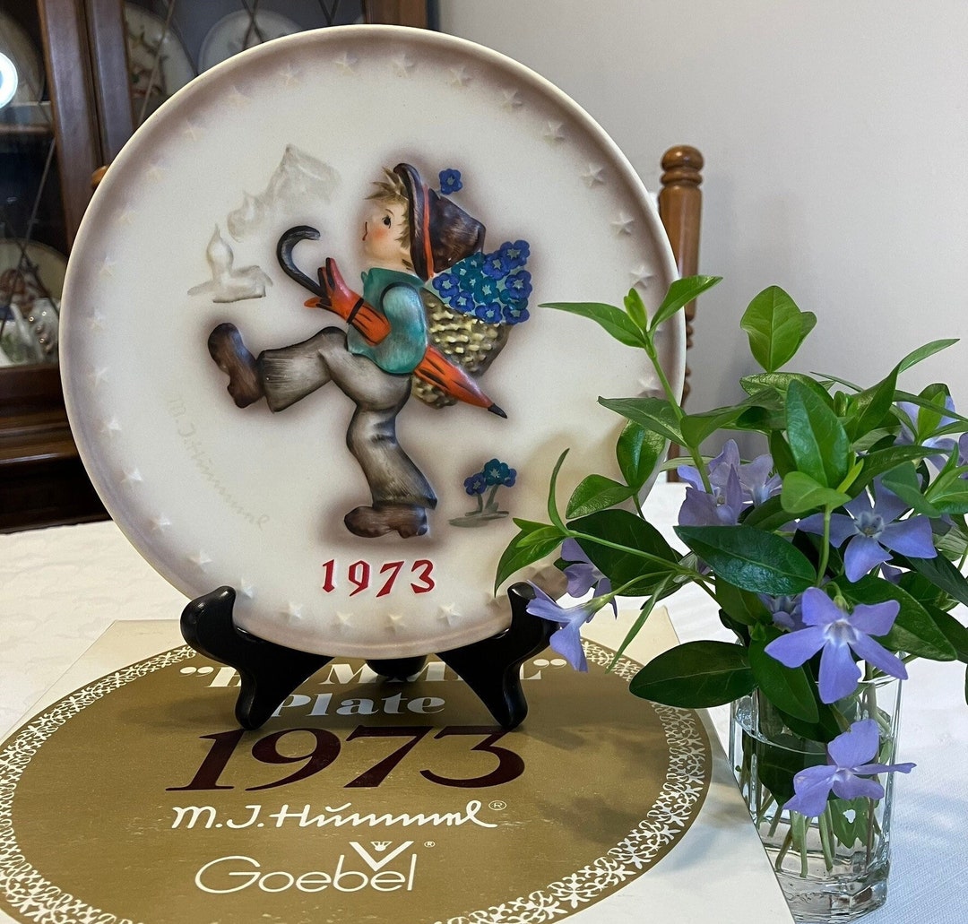 1973 M.I. Hummel Third Annual Collector Plate - Globe Trotter - HUM266 ...
