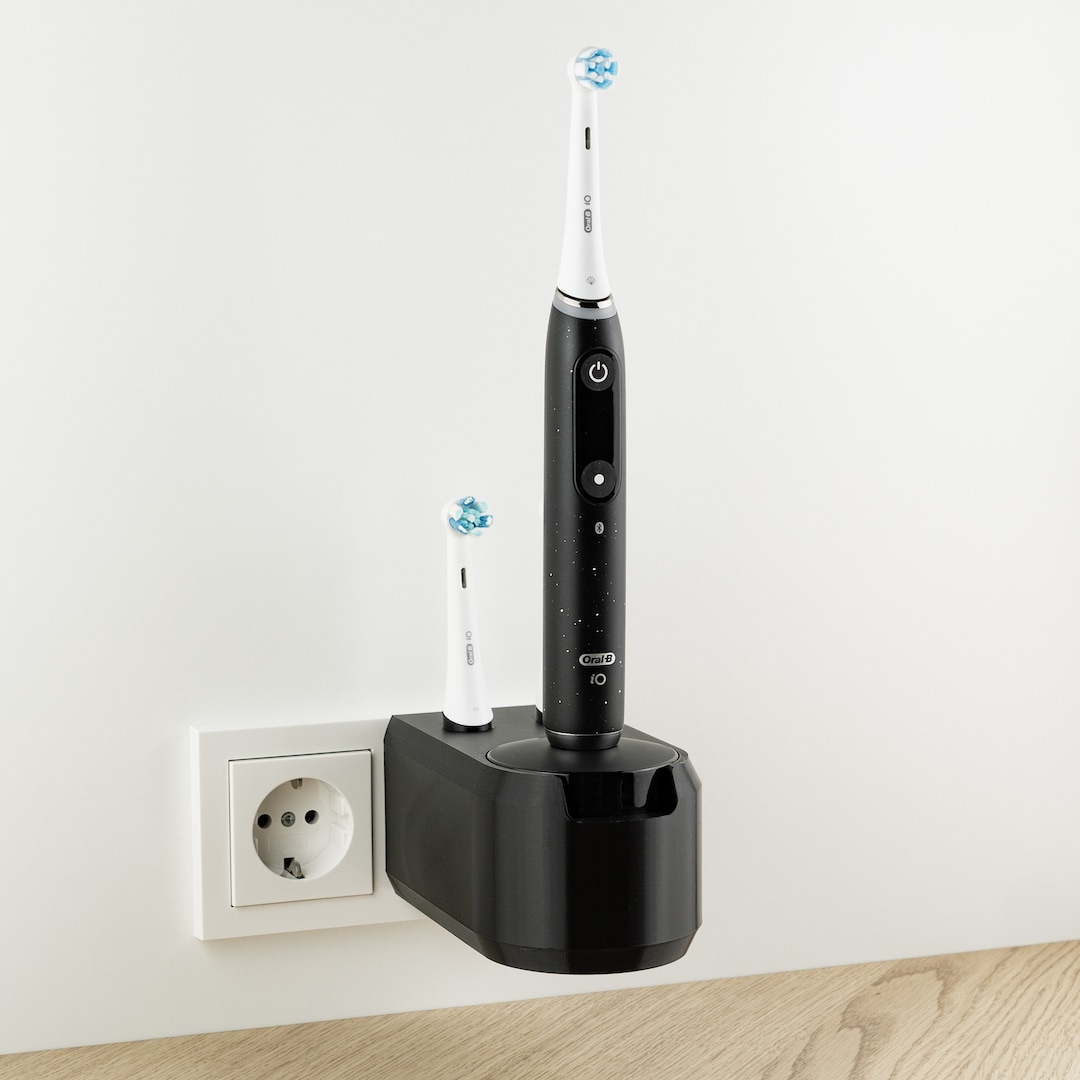 Steckdosenhalterung für Oral B iO 10 Zahnbürste inkl. Bürstenhalterung: Platzsparendes ...