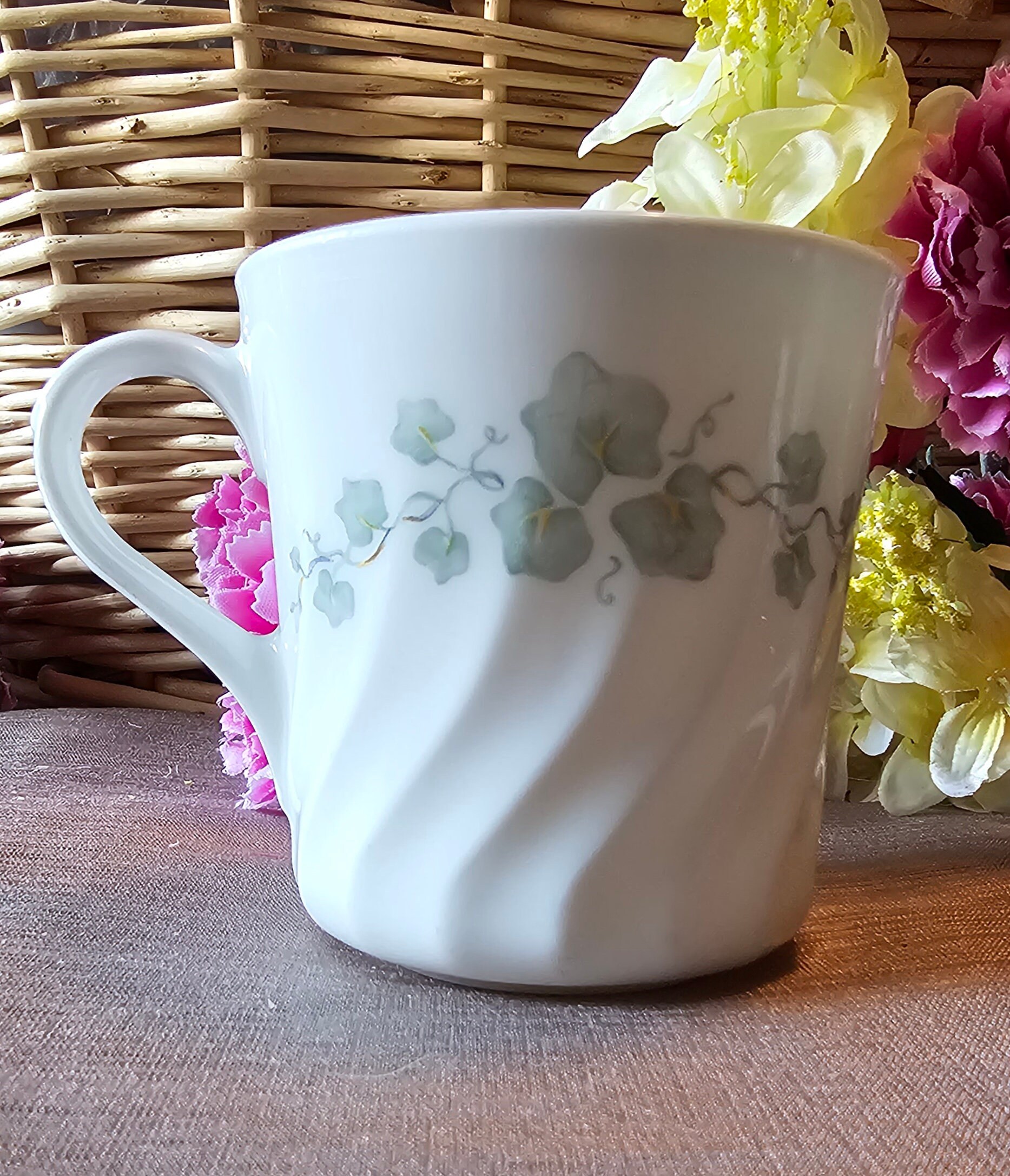 Corelle Callaway Green Ivy Vine Pattern on Swirled Mug Cup Body. Discontinued Retro and Vintage ...