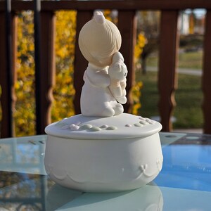 Precious Moments by Enesco jesus Loves Me Trinket Box Circa 1982. Girl ...