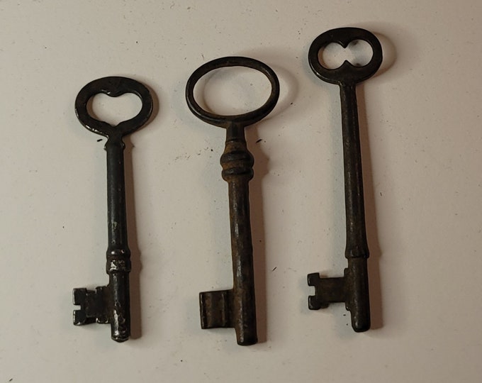 Real Authentic Vintage Ornate Skeleton Keys Vintage Barrel Keys Rusty ...