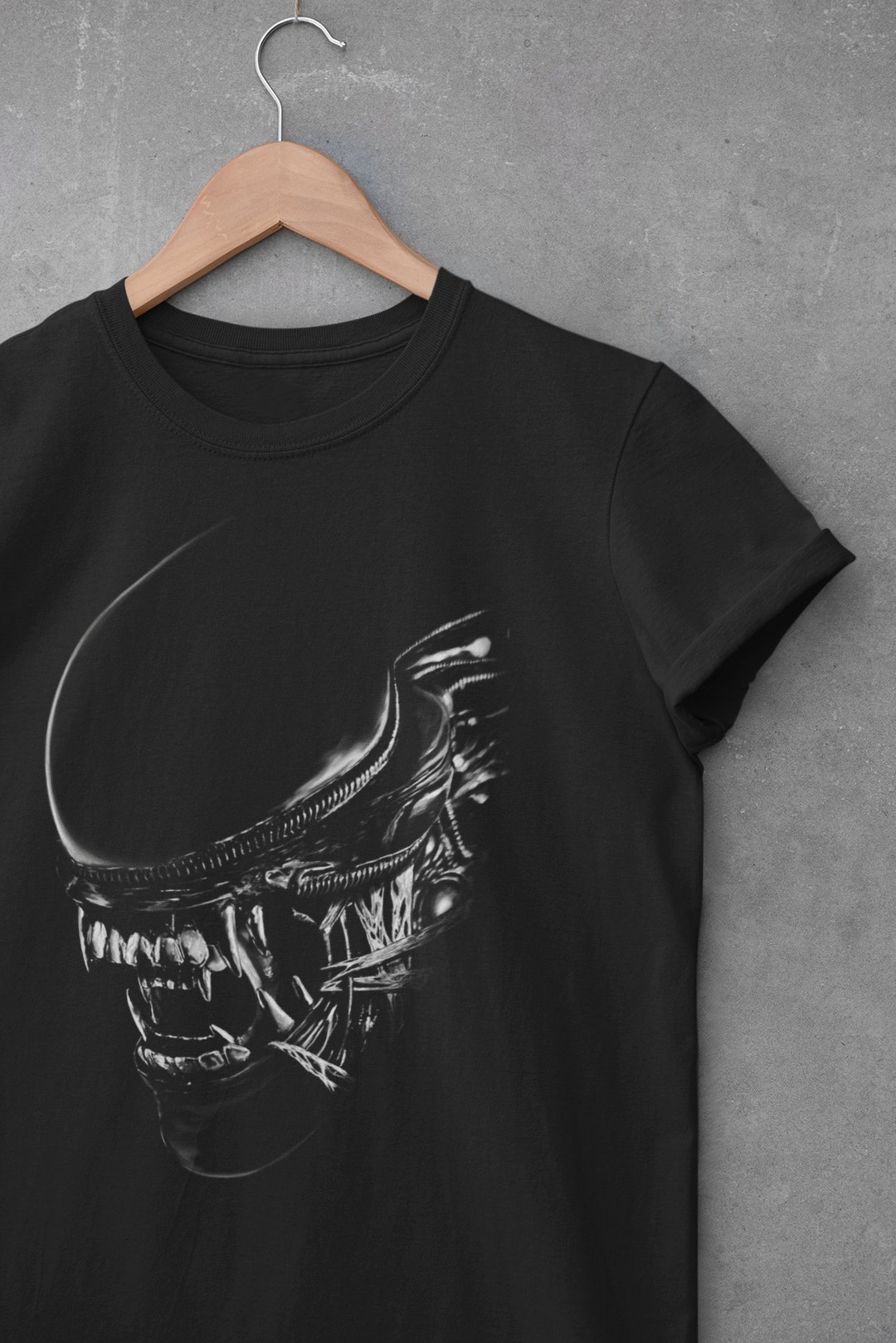 Alien T-shirt H.R. Giger Big Chap Alien Xenomorph Unisex Softstyle ...