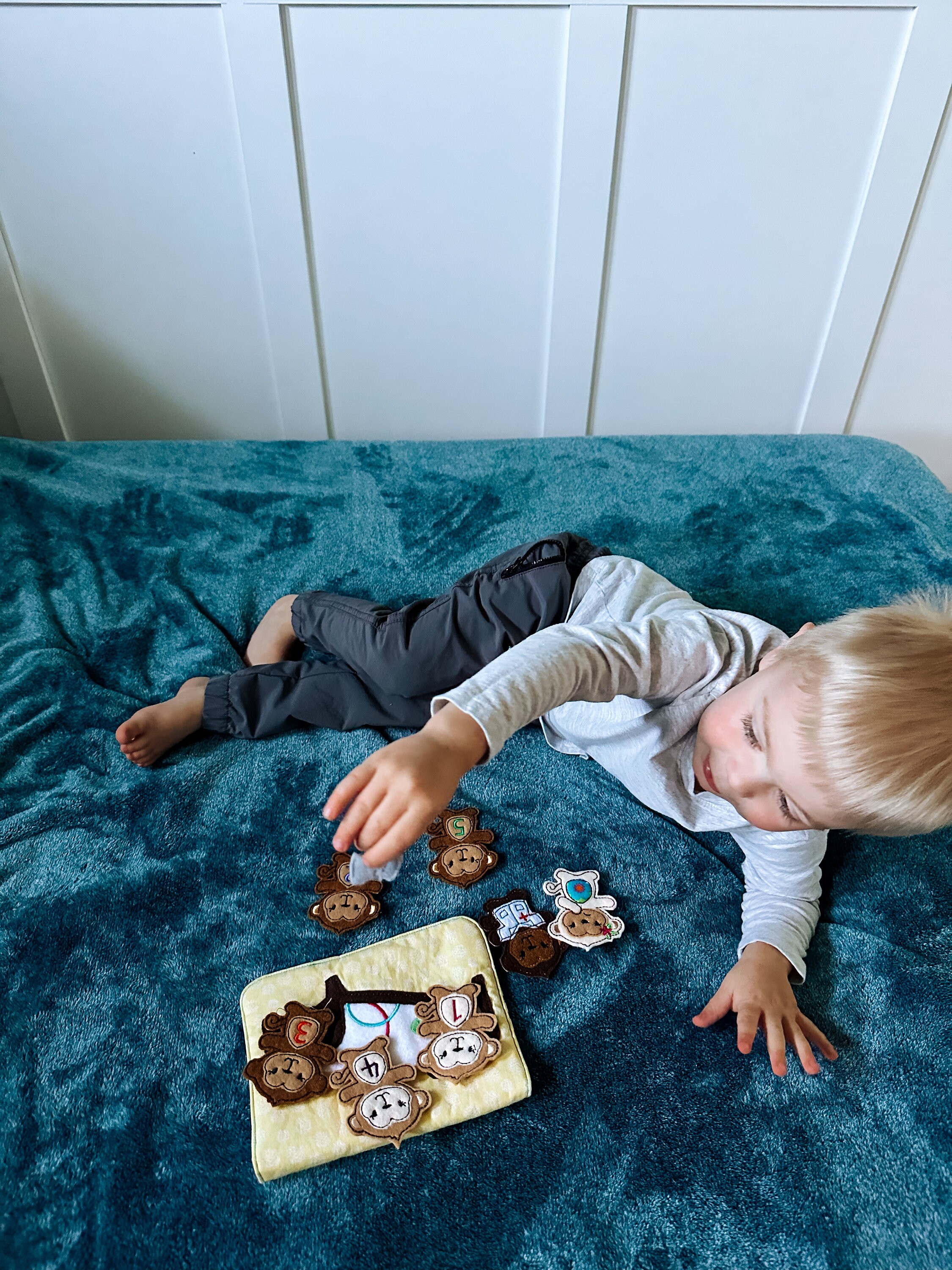 5 Little Monkeys Jumping on the Bed Felt Finger Puppet Story Bag ...