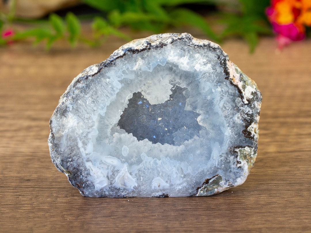 Trancas Geode | Sparkly Cut-base Polished Face Geode | Natural White ...