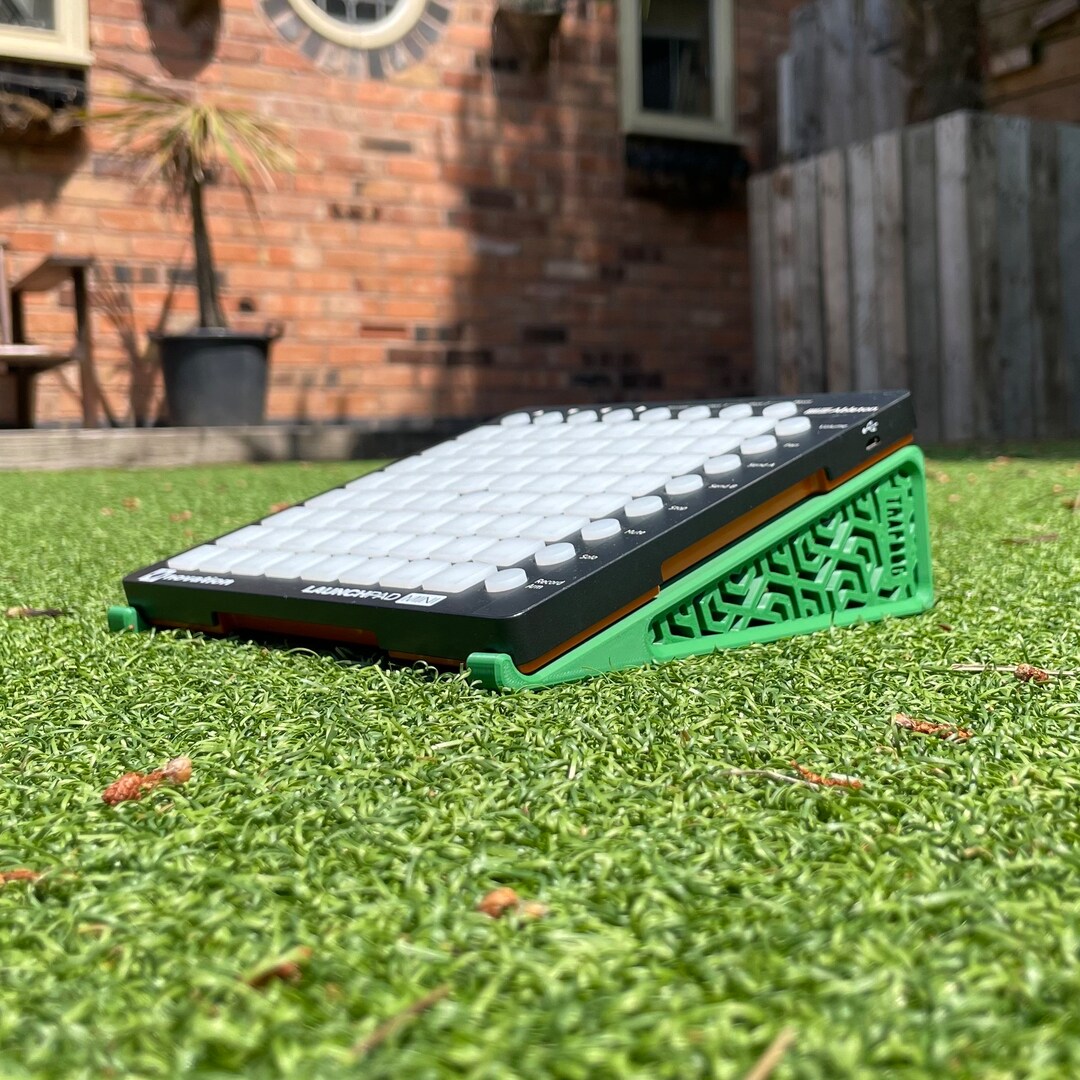 TRAPDOG® Novation Launchpad Mini Stands / 16 Colours / 16.6 Degree Tilt ...