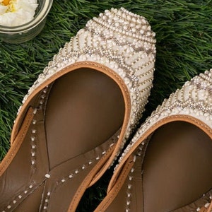 White/ivory Juttis | Handmade Genuine Leather Punjabi Jutti/khussa ...