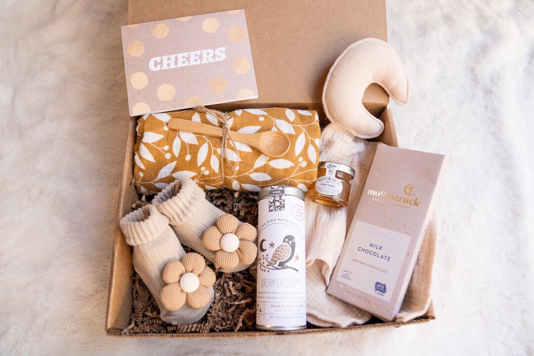 Newborn Baby Gift Box New Mama Gift Basket, New Parents Gifts ...