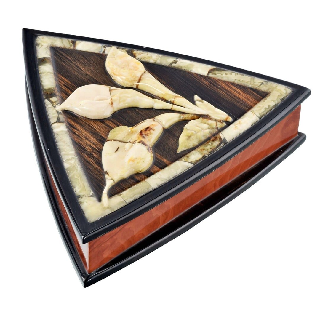 Jewelry Box Mona Lisa Made of Baltic Amber and Stained Oakwood Amber ...