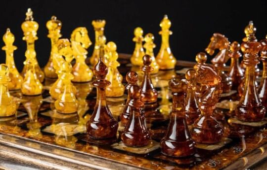 Luxury Chess Set With Inlay Amber Chess Figures wooden Amber Chess ...