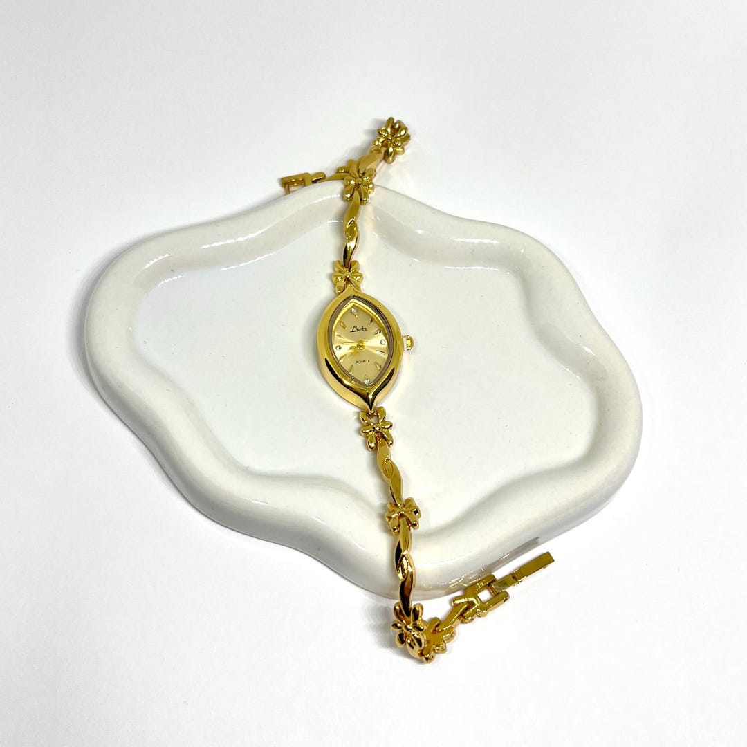 Vintage Style Gold Bow Wristwatch, Elegant Jewelry, Timeless, Dainty ...