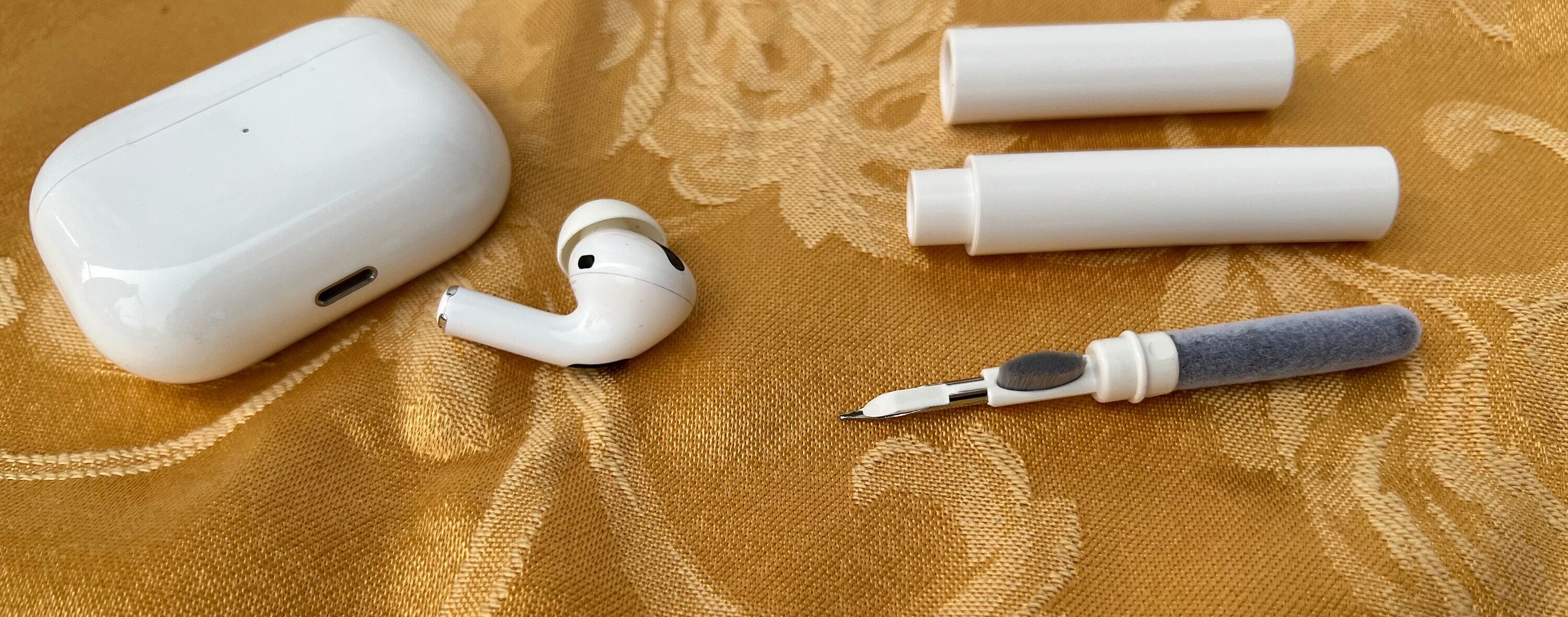 Multifunctional Earbud Cleaner Pen-style Tool With Pricker and Brushes ...