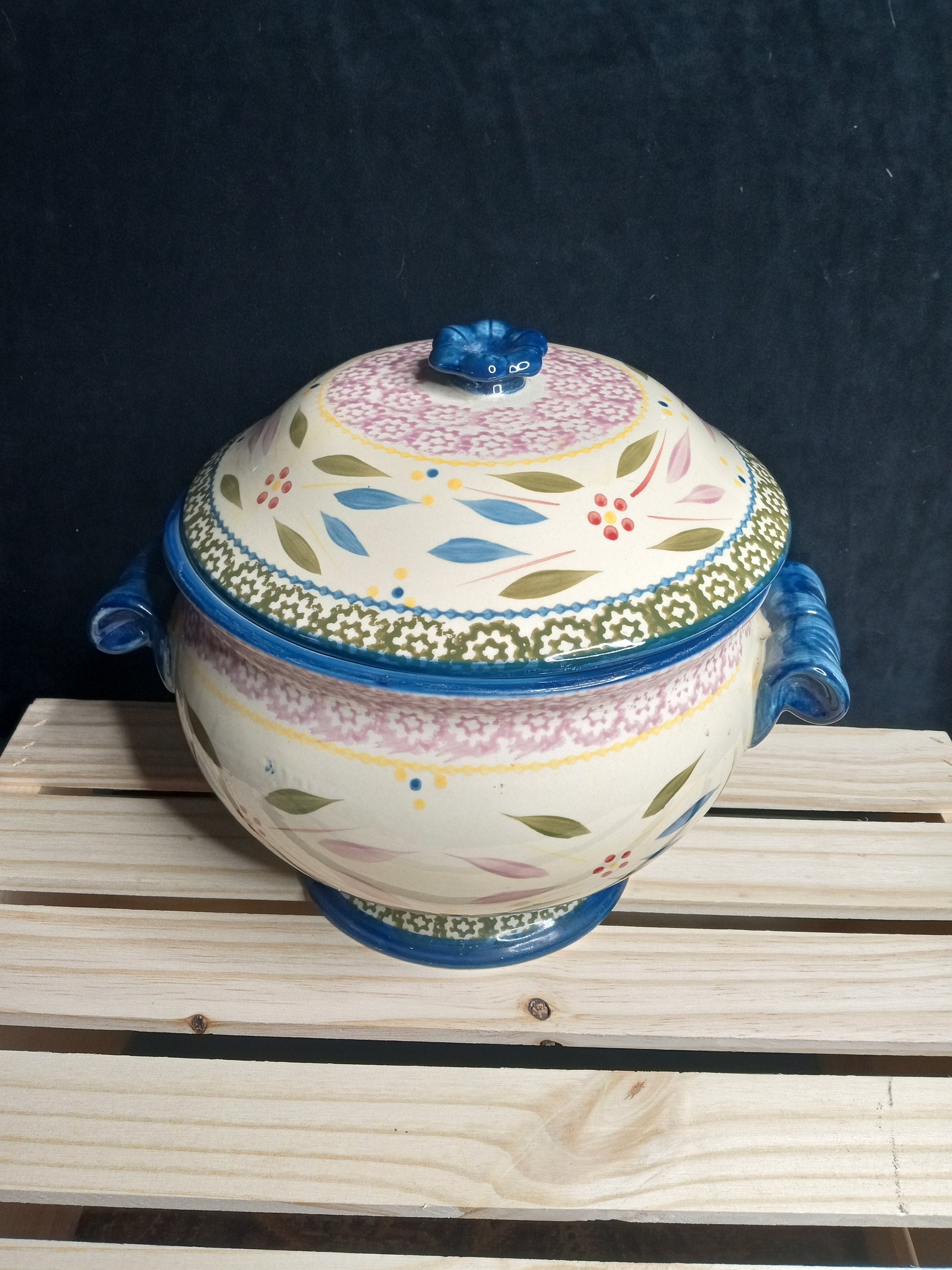 Temptations 3 Qt Serving Bowl With Lid, Stoneware, Scallop & Flange ...