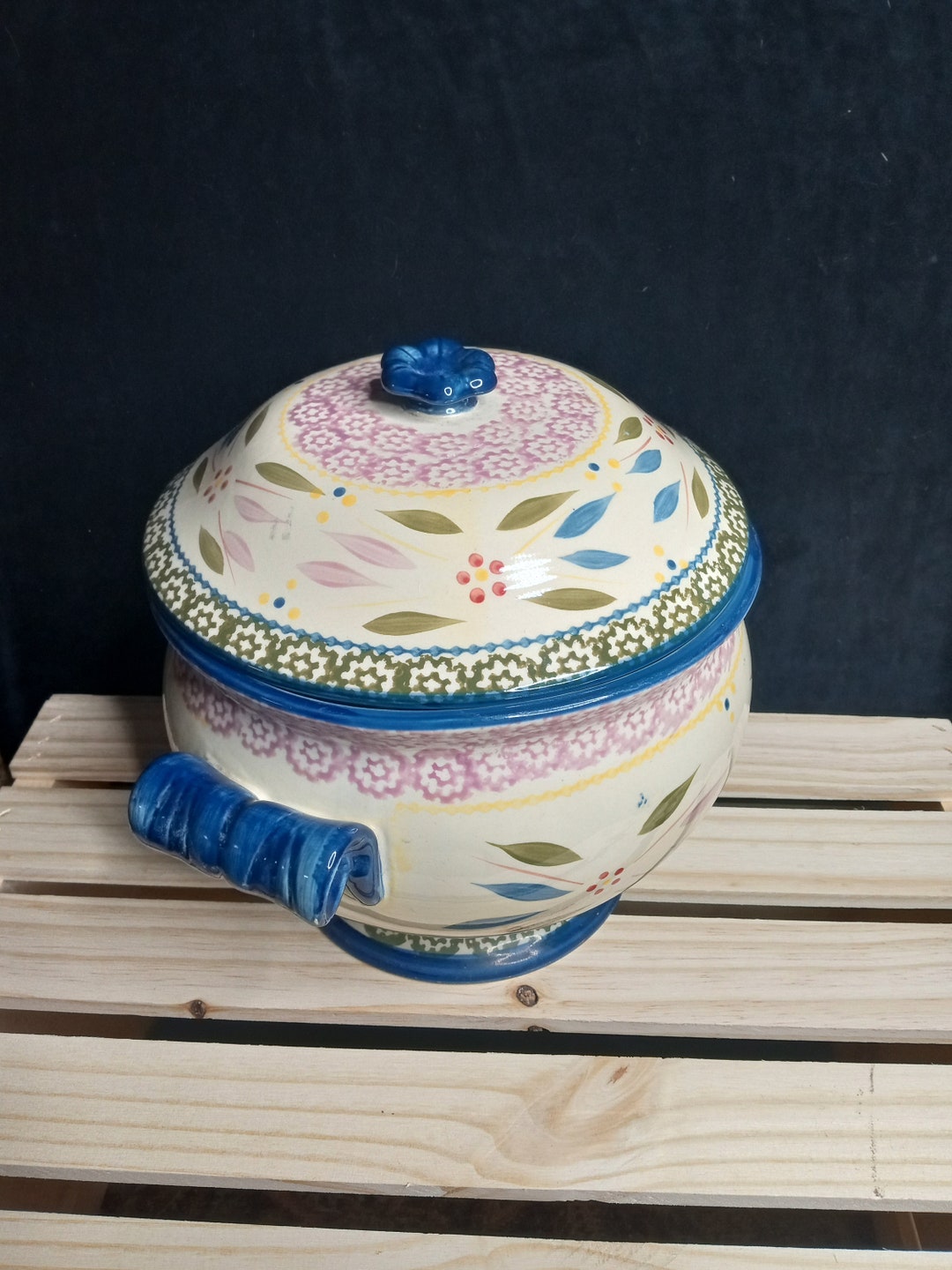 Temptations 3 Qt Serving Bowl With Lid, Stoneware, Scallop & Flange ...