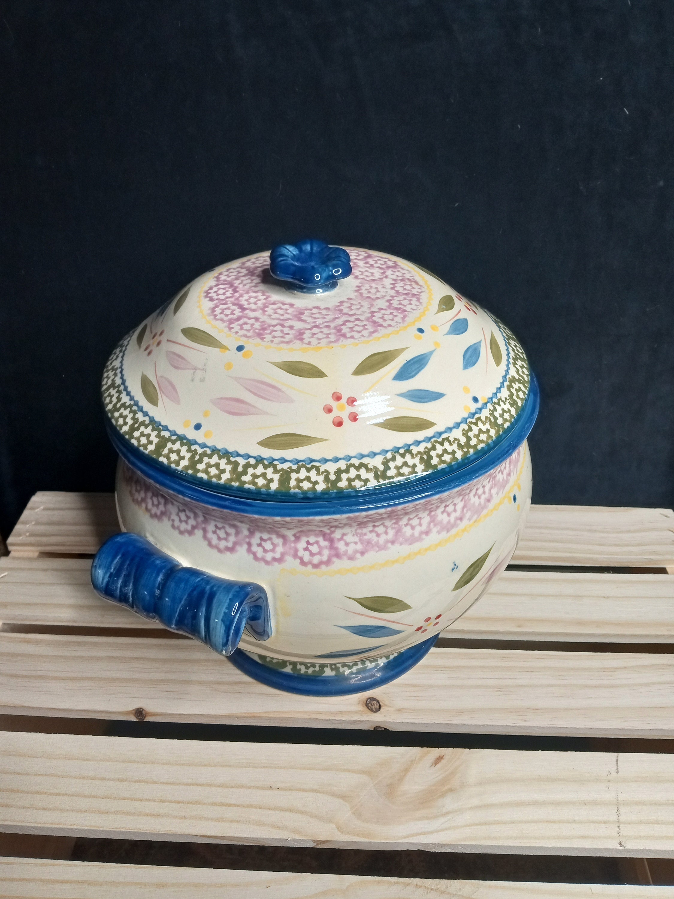 Temptations 3 Qt Serving Bowl With Lid, Stoneware, Scallop & Flange ...