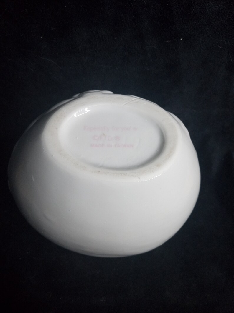 Vintage FTD 1993 Mother & Child Hands White and Pink Ceramic - Etsy Vintage FTD 1993 Mother & Child Hands White and Pink Ceramic - Etsy