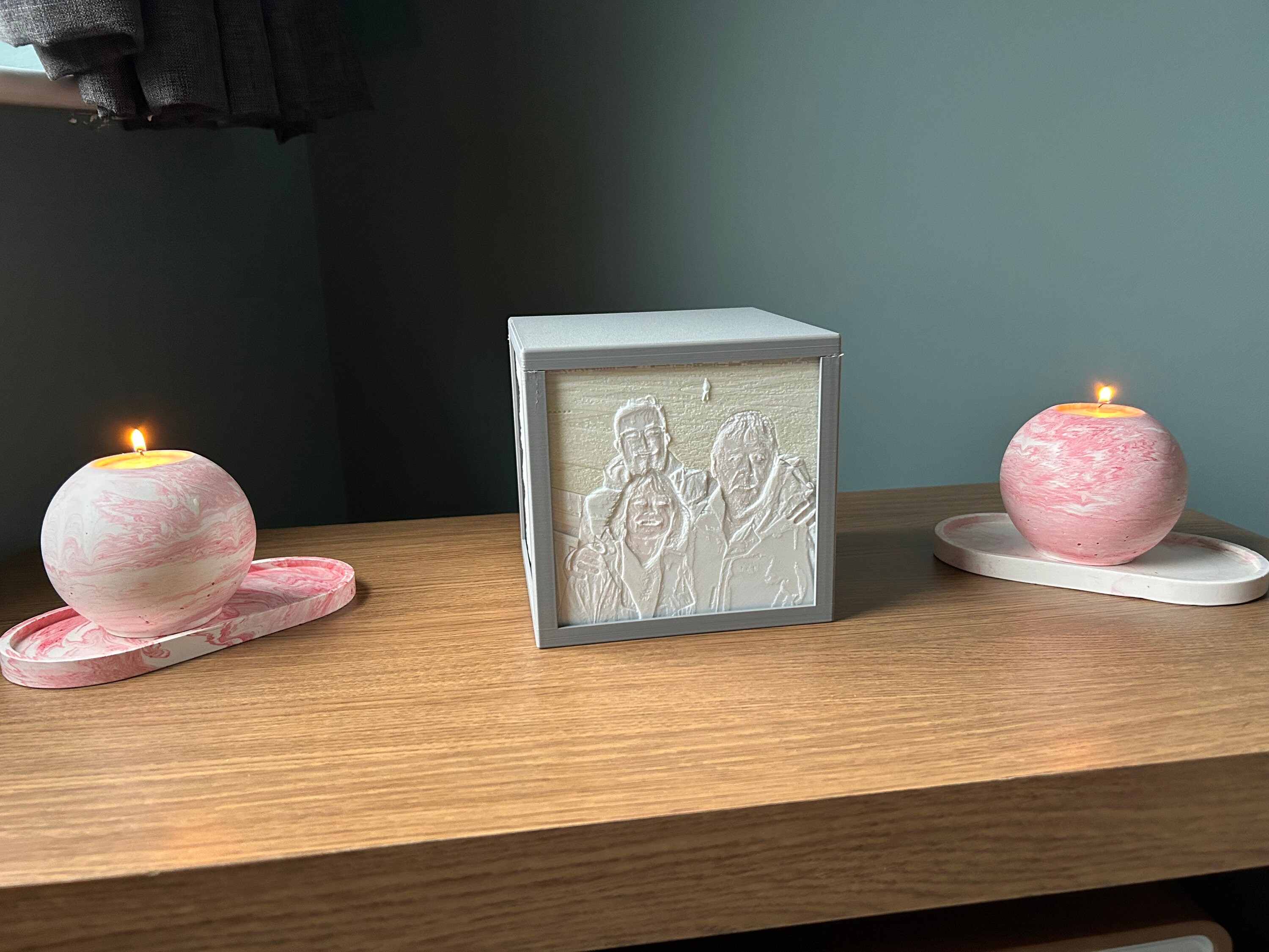 3D Printed Colour Lithophane Lightbox With Interchangeable Custom ...
