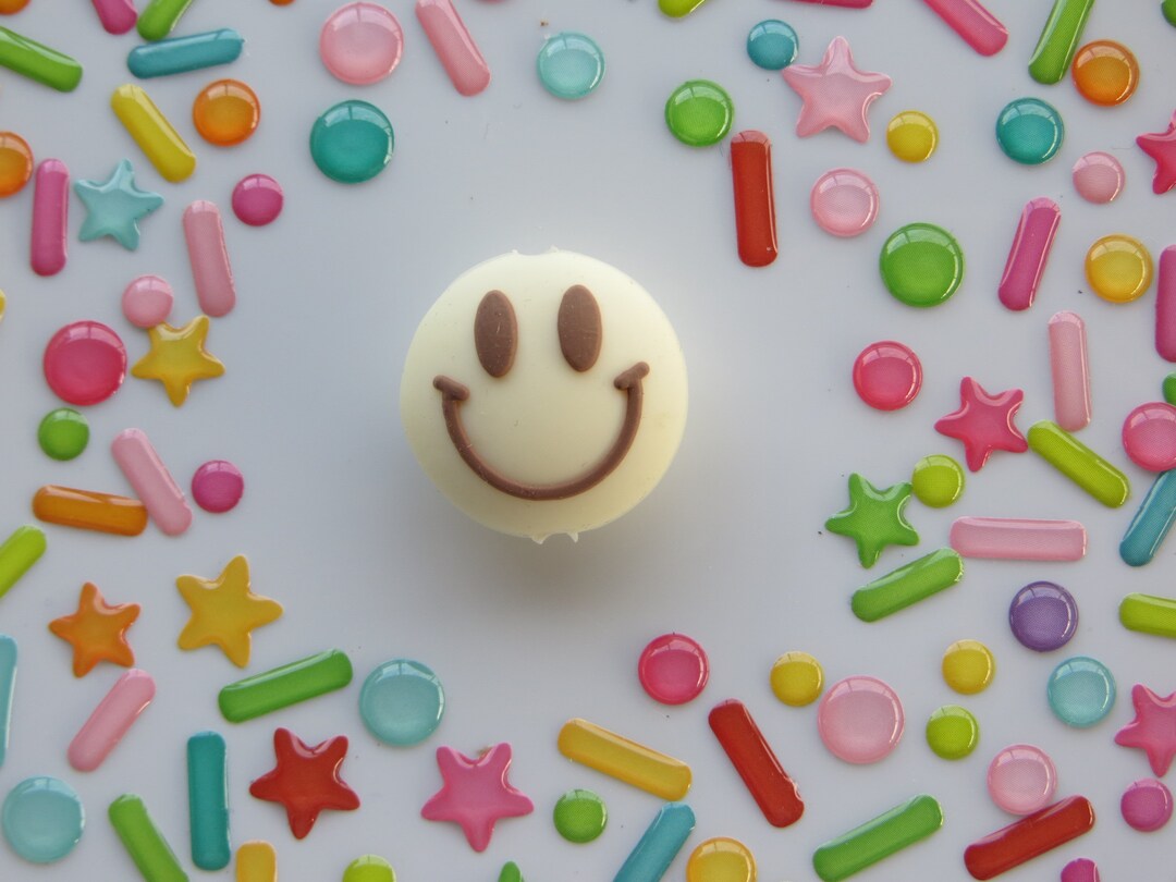 Silicone Bead-focal-smile-face-cream-retro-smile-face-lanyard-wristlet ...