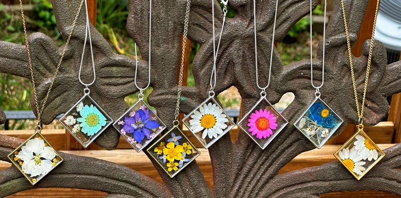 Handmade Pressed Flower Pendant. - Etsy